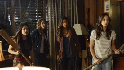 Милые обманщицы 4 сезон 15 серия «Любовь - никчёмнаА, детка» смотреть ...